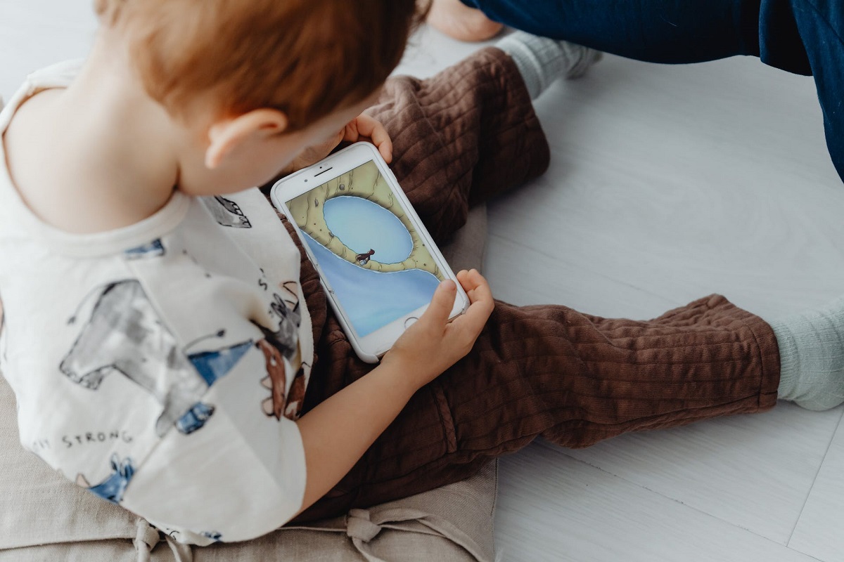 Balancing Act: Navigating Screen Time in the Digital Age of Childcare ... Balancing Act: Navigating Screen Time in the Digital Age of Childcare ...
